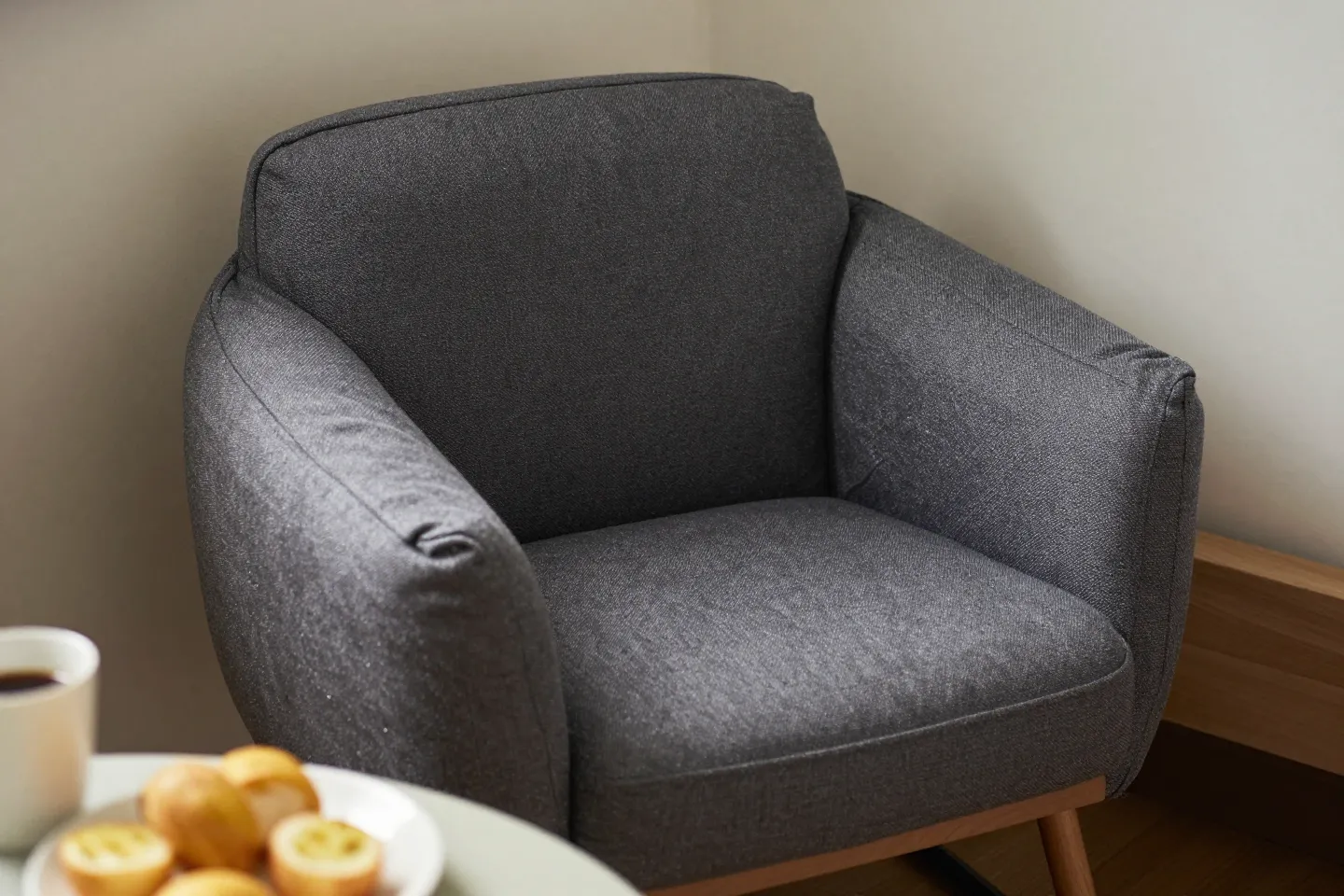 10 Perfect Comfy Chairs For A Bedroom Cozy Reading Nook Corner ...